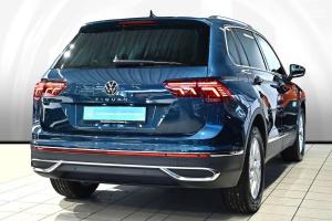 Blue Volkswagen Tiguan 2023 in Kaunas, with an engine capacity of 1.50 L and mileage of 19 thousand km for 32679 €, photo 3 on AUTOMOTO.COM.LV