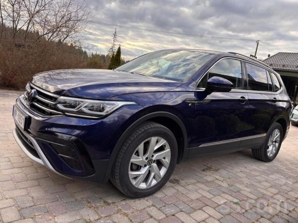 Blue Volkswagen Tiguan 2023 in Riga, with an engine capacity of 2.00 L and mileage of 54 thousand km for 30700 €, photo 1 on AUTOMOTO.COM.LV