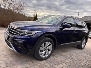 Zils Volkswagen Tiguan 2023 Rīga, ar dzinēja tilpumu 2.00 L un nobraukumu 54 tūkst. km par 30700 €, foto  vietnē AUTOMOTO.COM.LV