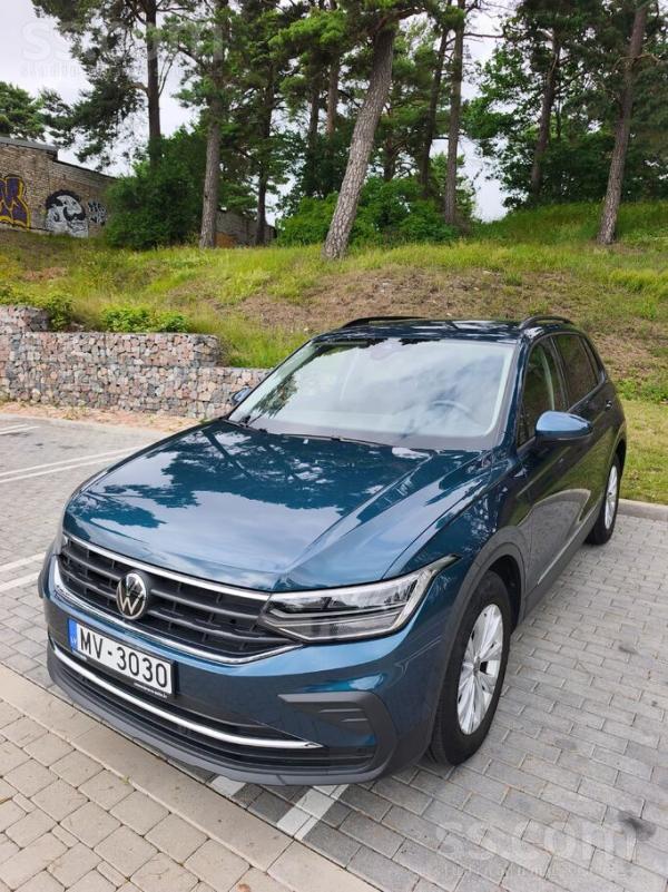 Blue Volkswagen Tiguan 2023 in Ventspils, with an engine capacity of 1.50 L and mileage of 54 thousand km for 22800 €, photo 1 on AUTOMOTO.COM.LV