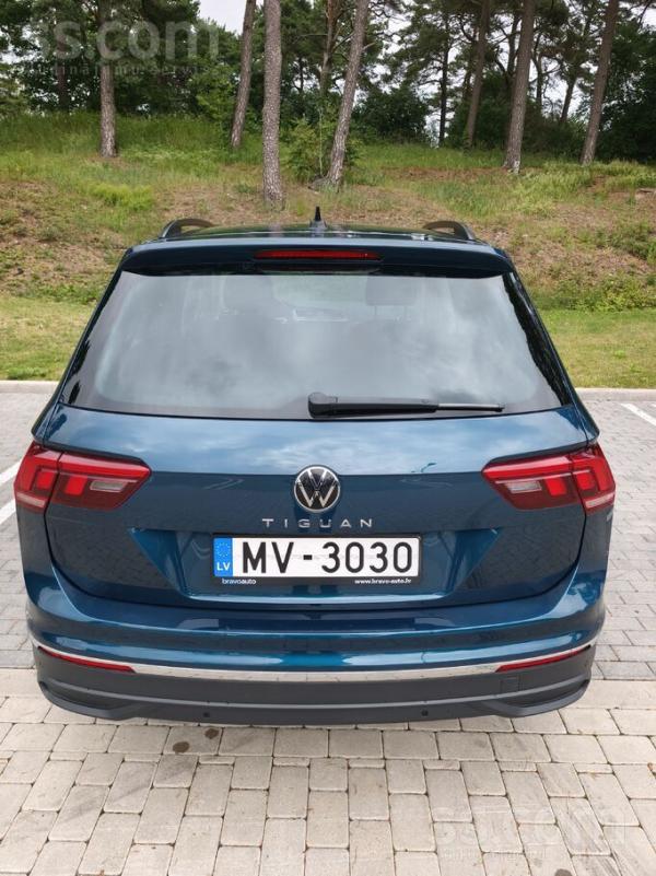 Blue Volkswagen Tiguan 2023 in Ventspils, with an engine capacity of 1.50 L and mileage of 54 thousand km for 22800 €, photo 10 on AUTOMOTO.COM.LV