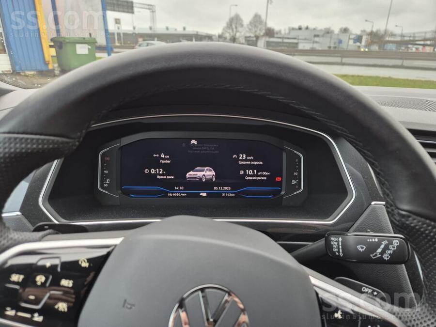 Blue Volkswagen Tiguan 2023 in Riga, with an engine capacity of 2.00 L and mileage of 32 thousand km for 30000 €, photo 3 on AUTOMOTO.COM.LV