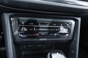 Zils Volkswagen Tiguan 2023 Rīga, ar dzinēja tilpumu 2.00 L un nobraukumu 135 tūkst. km par 26300 €, foto 25 vietnē AUTOMOTO.COM.LV