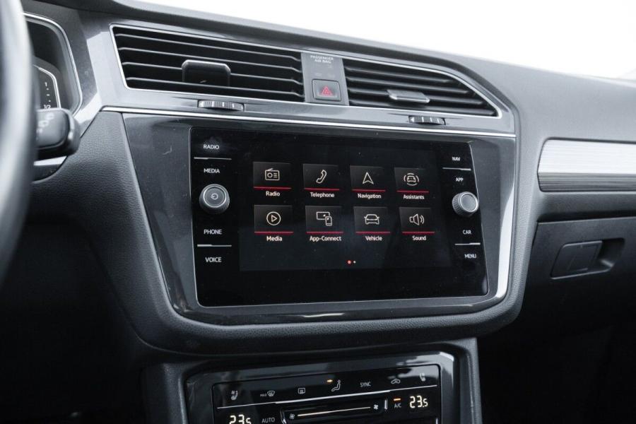 Zils Volkswagen Tiguan 2023 Rīga, ar dzinēja tilpumu 2.00 L un nobraukumu 135 tūkst. km par 26300 €, foto 26 vietnē AUTOMOTO.COM.LV