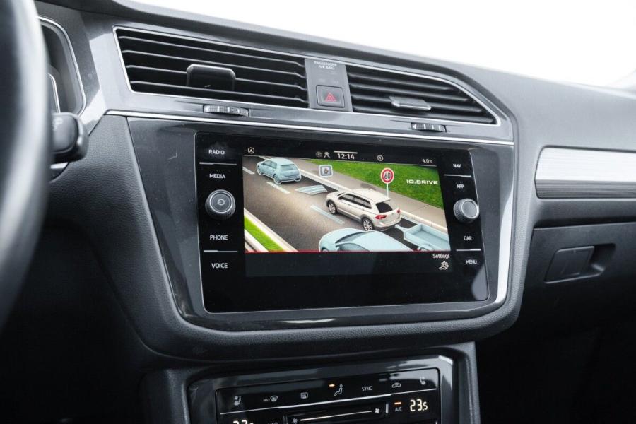 Zils Volkswagen Tiguan 2023 Rīga, ar dzinēja tilpumu 2.00 L un nobraukumu 135 tūkst. km par 26300 €, foto 28 vietnē AUTOMOTO.COM.LV