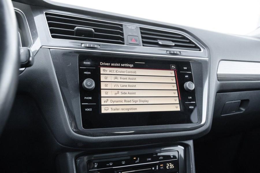 Zils Volkswagen Tiguan 2023 Rīga, ar dzinēja tilpumu 2.00 L un nobraukumu 135 tūkst. km par 26300 €, foto 29 vietnē AUTOMOTO.COM.LV