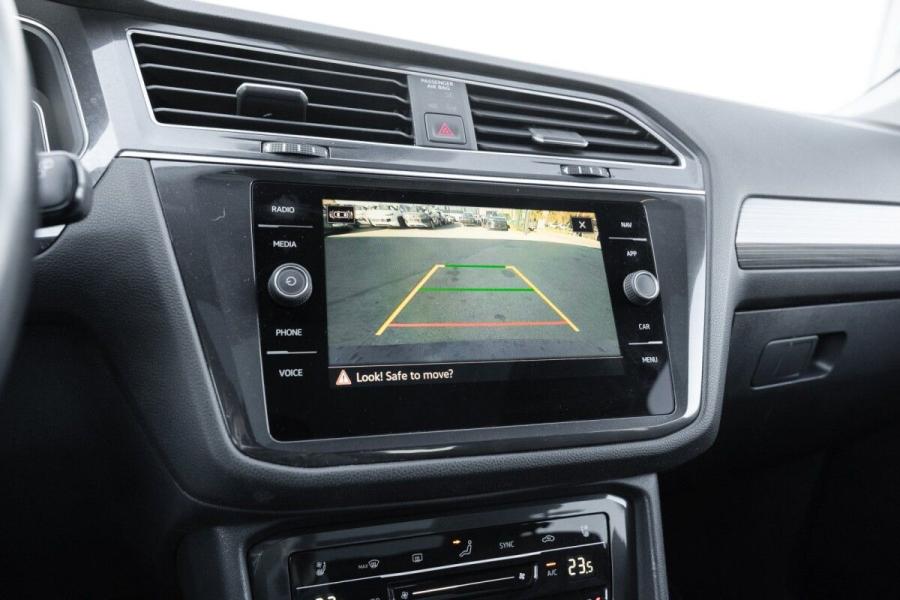 Zils Volkswagen Tiguan 2023 Rīga, ar dzinēja tilpumu 2.00 L un nobraukumu 135 tūkst. km par 26300 €, foto 33 vietnē AUTOMOTO.COM.LV