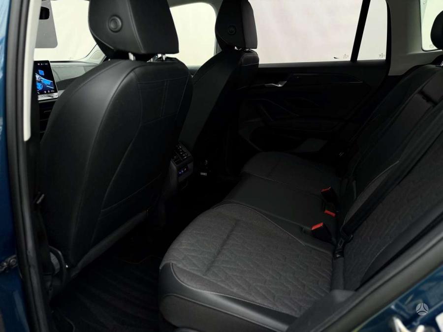 Blue Volkswagen Tiguan 2024 in Vilnius, with an engine capacity of 1.50 L and mileage of 33 thousand km for 32900 €, photo 12 on AUTOMOTO.COM.LV