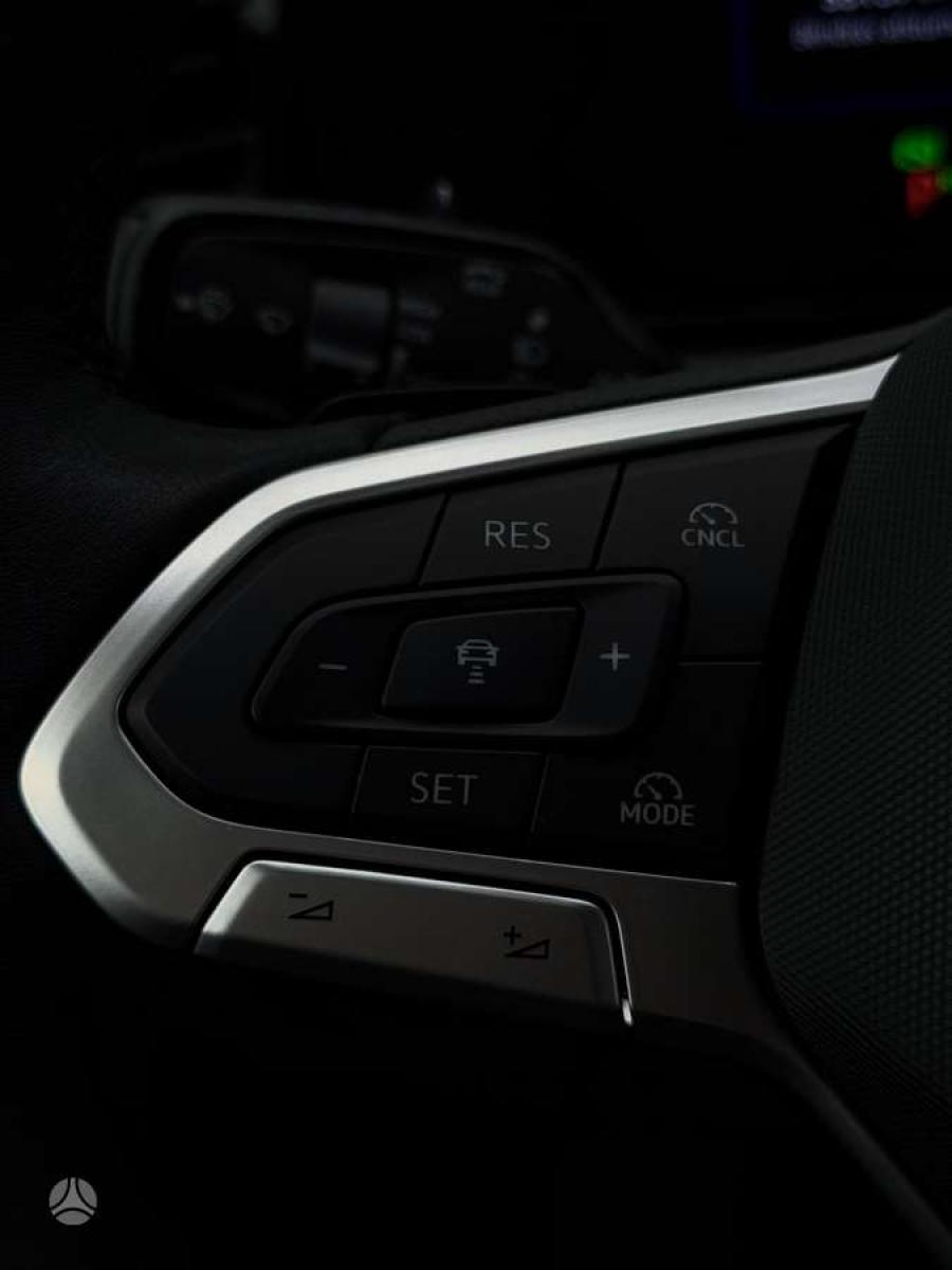Blue Volkswagen Tiguan 2024 in Vilnius, with an engine capacity of 1.50 L and mileage of 33 thousand km for 32900 €, photo 32 on AUTOMOTO.COM.LV