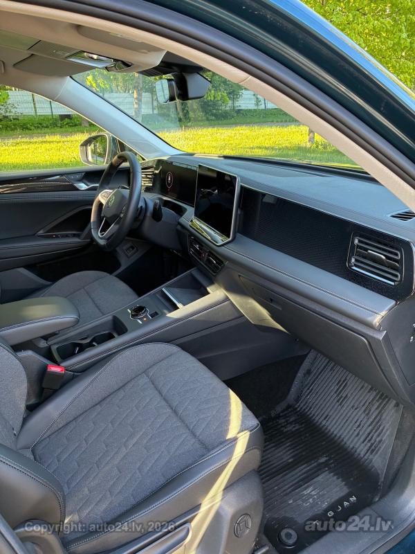 Blue Volkswagen Tiguan 2024 in Tallinn, with an engine capacity of 2.00 L and mileage of 35 thousand km for 32900 €, photo 6 on AUTOMOTO.COM.LV
