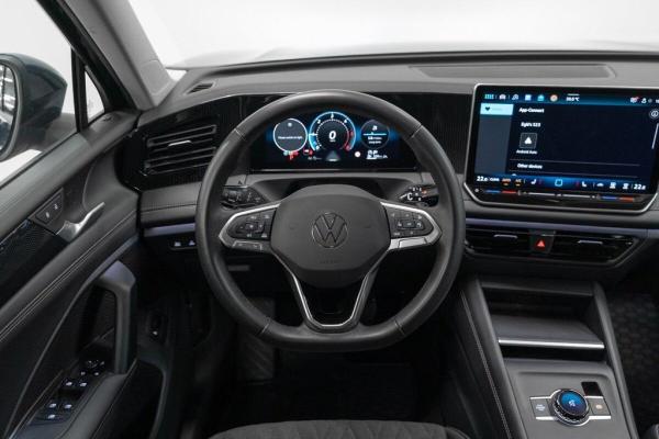 Blue Volkswagen Tiguan 2024 in Vilnius, with an engine capacity of 2.00 L and mileage of 75 thousand km for 29500 €, photo 10 on AUTOMOTO.COM.LV