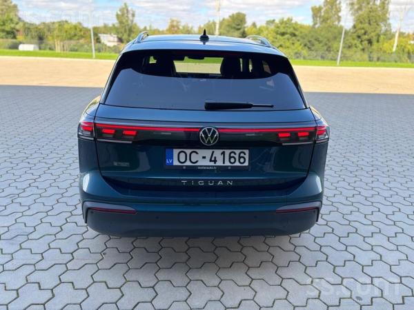 Zils Volkswagen Tiguan 2025 Rīga, ar dzinēja tilpumu 2.00 L un nobraukumu 7 tūkst. km par 35500 €, foto 4 vietnē AUTOMOTO.COM.LV