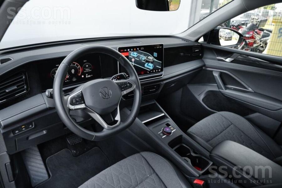 Blue Volkswagen Tiguan 2025 in Riga, with an engine capacity of 1.50 L and mileage of 18 thousand km for 30900 €, photo 29 on AUTOMOTO.COM.LV