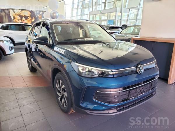 Zils Volkswagen Tiguan 2026 Daugavpils, ar dzinēja tilpumu 1.50 L un nobraukumu 10 tūkst. km par 32707 €, foto 2 vietnē AUTOMOTO.COM.LV