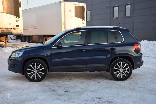 Blue Volkswagen Tiguan 2011 in Vilnius, with an engine capacity of 1.97 L and mileage of 286 thousand km for 7999 €, photo 7 on AUTOMOTO.COM.LV