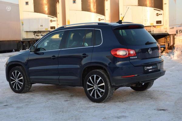 Blue Volkswagen Tiguan 2011 in Vilnius, with an engine capacity of 1.97 L and mileage of 286 thousand km for 7999 €, photo 8 on AUTOMOTO.COM.LV