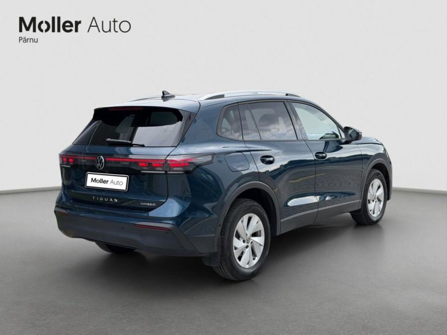 Zils Volkswagen Tiguan 2025 Pērnava, ar dzinēja tilpumu 1.50 L un nobraukumu 24 tūkst. km par 35850 €, foto 3 vietnē AUTOMOTO.COM.LV