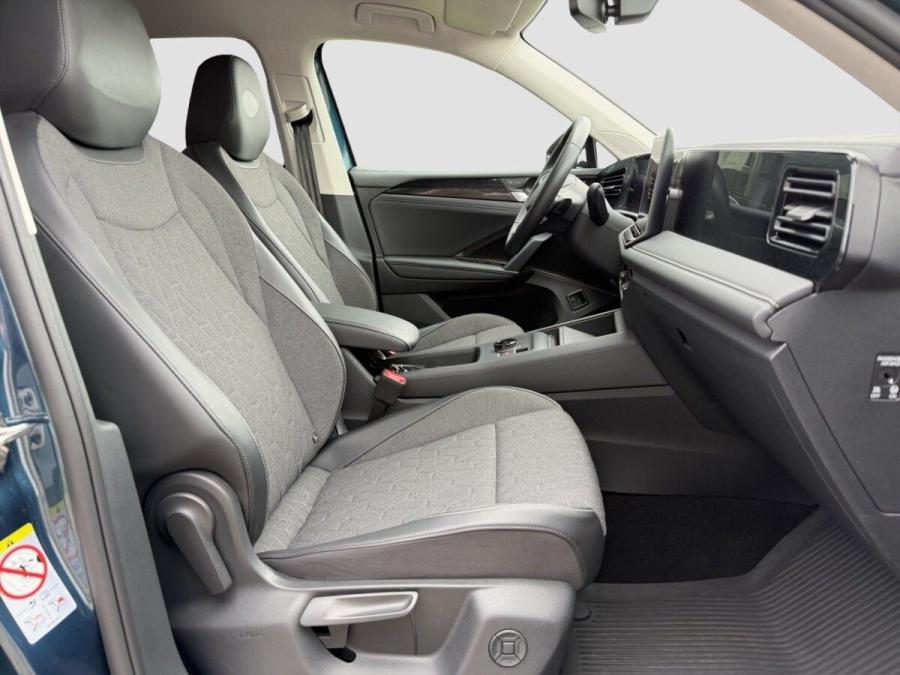 Zils Volkswagen Tiguan 2025 Pērnava, ar dzinēja tilpumu 1.50 L un nobraukumu 24 tūkst. km par 35850 €, foto 6 vietnē AUTOMOTO.COM.LV