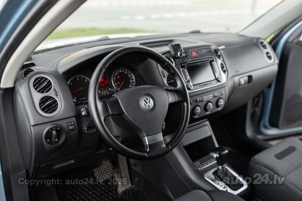 Blue Volkswagen Tiguan 2008 in Tallinn, with an engine capacity of 2.00 L and mileage of 329 thousand km for 5999 €, photo 8 on AUTOMOTO.COM.LV