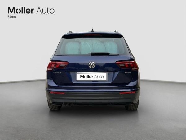 Zils Volkswagen Tiguan 2019 Pērnava, ar dzinēja tilpumu 2.00 L un nobraukumu 159 tūkst. km par 19900 €, foto 5 vietnē AUTOMOTO.COM.LV