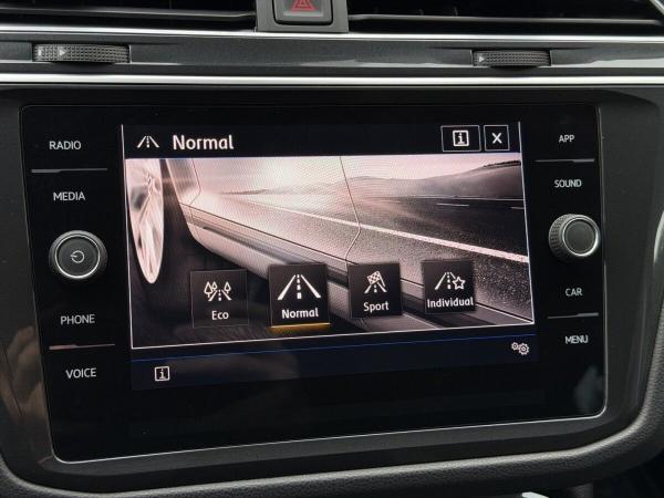 Zils Volkswagen Tiguan 2019 Pērnava, ar dzinēja tilpumu 2.00 L un nobraukumu 159 tūkst. km par 19900 €, foto 11 vietnē AUTOMOTO.COM.LV