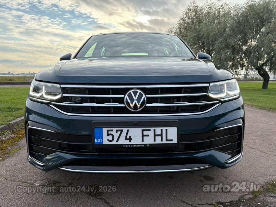 Blue Volkswagen Tiguan 2021 in Tallinn, with an engine capacity of 1.50 L and mileage of 49 thousand km for 29900 €, photo 4 on AUTOMOTO.COM.LV