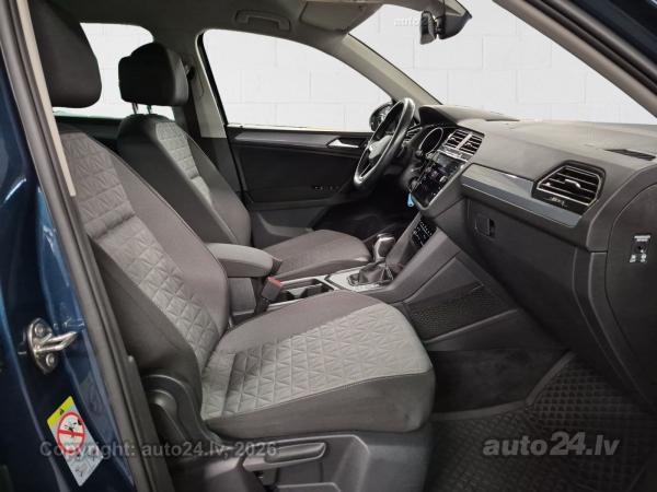 Blue Volkswagen Tiguan 2021 in Tallinn, with an engine capacity of 2.00 L and mileage of 99 thousand km for 21990 €, photo 6 on AUTOMOTO.COM.LV