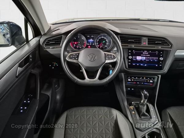 Blue Volkswagen Tiguan 2021 in Tallinn, with an engine capacity of 2.00 L and mileage of 99 thousand km for 21990 €, photo 9 on AUTOMOTO.COM.LV