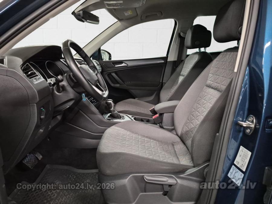 Zils Volkswagen Tiguan 2021 Tallina, ar dzinēja tilpumu 2.00 L un nobraukumu 99 tūkst. km par 21990 €, foto 12 vietnē AUTOMOTO.COM.LV
