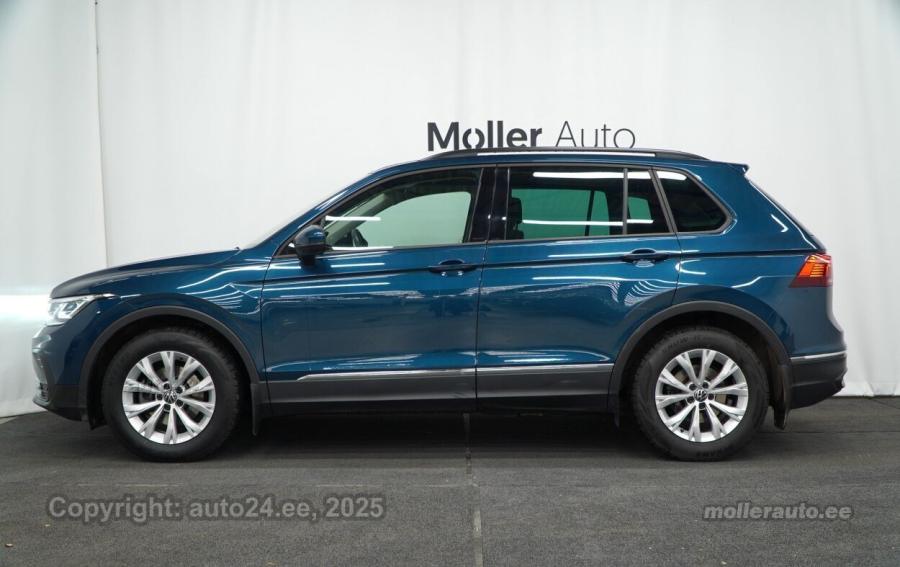 Blue Volkswagen Tiguan 2022 in Tallinn, with an engine capacity of 1.50 L and mileage of 32 thousand km for 26900 €, photo 2 on AUTOMOTO.COM.LV
