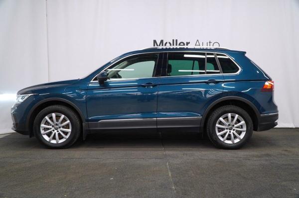 Blue Volkswagen Tiguan 2022 in Tallinn, with an engine capacity of 1.40 L and mileage of 120 thousand km for 27900 €, photo 4 on AUTOMOTO.COM.LV