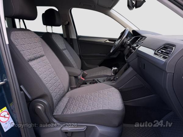 Blue Volkswagen Tiguan 2022 in Parnu, with an engine capacity of 1.50 L and mileage of 62 thousand km for 23900 €, photo 5 on AUTOMOTO.COM.LV