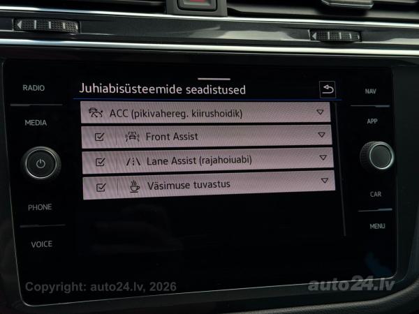 Blue Volkswagen Tiguan 2022 in Parnu, with an engine capacity of 1.50 L and mileage of 62 thousand km for 23900 €, photo 10 on AUTOMOTO.COM.LV