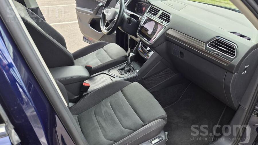 Blue Volkswagen Tiguan 2023 in Riga, with an engine capacity of 2.00 L and mileage of 56 thousand km for 32300 €, photo 9 on AUTOMOTO.COM.LV