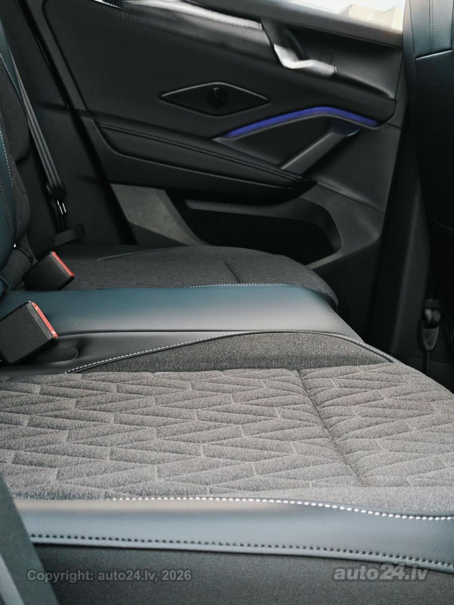 Blue Volkswagen Tiguan 2024 in Tallinn, with an engine capacity of 2.00 L and mileage of 8 thousand km for 32900 €, photo 11 on AUTOMOTO.COM.LV