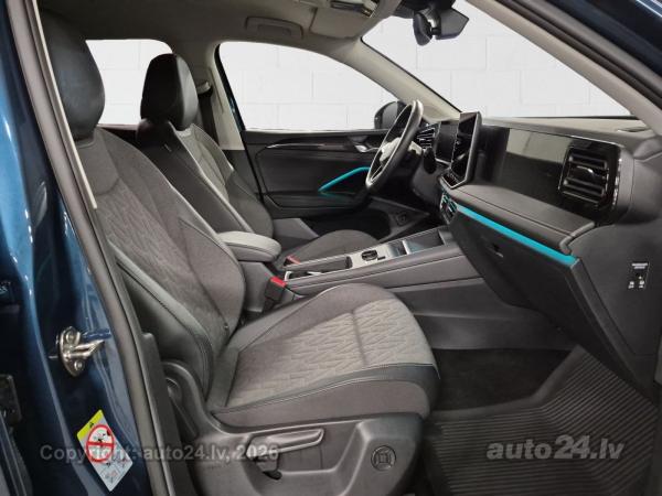 Zils Volkswagen Tiguan 2024 Tallina, ar dzinēja tilpumu 2.00 L un nobraukumu 38 tūkst. km par 31990 €, foto 7 vietnē AUTOMOTO.COM.LV