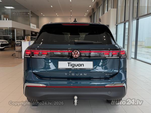 Blue Volkswagen Tiguan 2026 in Parnu, with an engine capacity of 2.00 L and mileage of 1 thousand km for 49375 €, photo 5 on AUTOMOTO.COM.LV