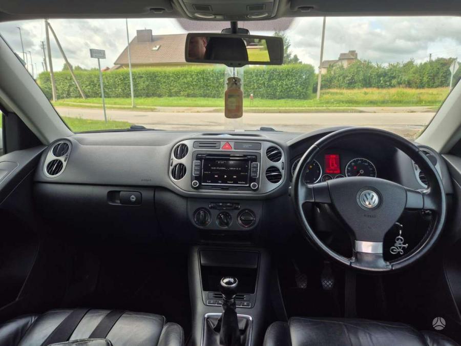 Brūns Volkswagen Tiguan 2008 Šilutė, ar dzinēja tilpumu 2.00 L un nobraukumu 148 tūkst. km par 2450 €, foto 6 vietnē AUTOMOTO.COM.LV