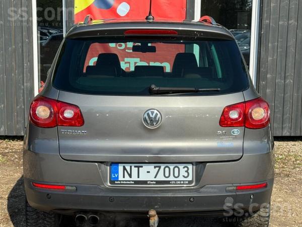 Brown Volkswagen Tiguan 2008 in Riga, with an engine capacity of 2.00 L and mileage of 325 thousand km for 4500 €, photo 4 on AUTOMOTO.COM.LV