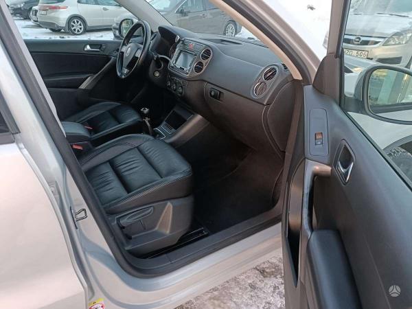 Brūns Volkswagen Tiguan 2010 Klaipėda, ar dzinēja tilpumu 1.97 L un nobraukumu 241 tūkst. km par 5650 €, foto 7 vietnē AUTOMOTO.COM.LV