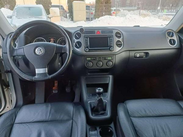 Brūns Volkswagen Tiguan 2010 Klaipėda, ar dzinēja tilpumu 1.97 L un nobraukumu 241 tūkst. km par 5650 €, foto 8 vietnē AUTOMOTO.COM.LV