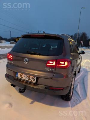 Brown Volkswagen Tiguan 2011 in Riga, with an engine capacity of 2.00 L and mileage of 215 thousand km for 11999 €, photo 2 on AUTOMOTO.COM.LV