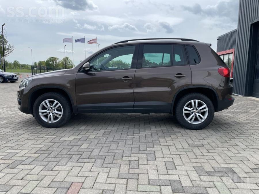 Brown Volkswagen Tiguan 2011 in Ogre, with an engine capacity of 2.00 L and mileage of 305 thousand km for 5470 €, photo 3 on AUTOMOTO.COM.LV