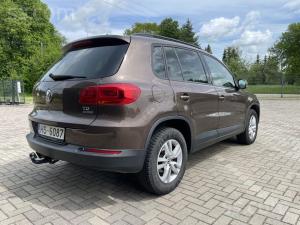 Brown Volkswagen Tiguan 2011 in Ogre, with an engine capacity of 2.00 L and mileage of 305 thousand km for 5470 €, photo 5 on AUTOMOTO.COM.LV