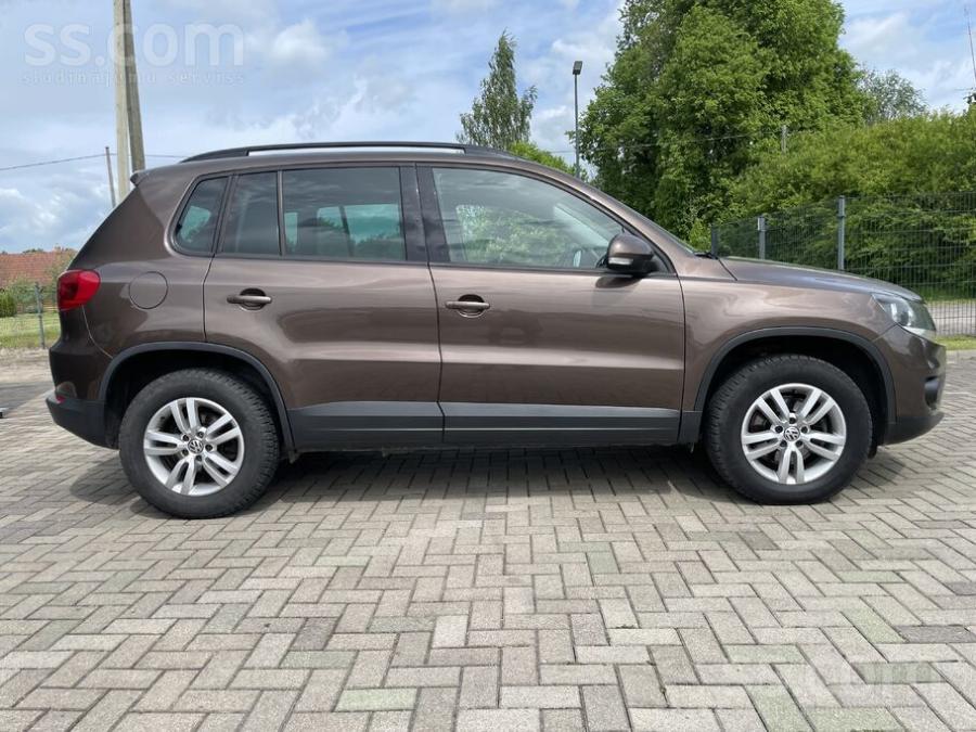 Brown Volkswagen Tiguan 2011 in Ogre, with an engine capacity of 2.00 L and mileage of 305 thousand km for 5470 €, photo 6 on AUTOMOTO.COM.LV