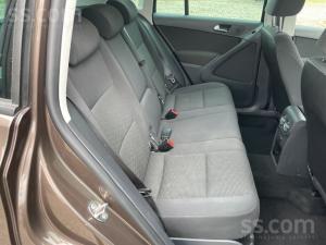Brown Volkswagen Tiguan 2011 in Ogre, with an engine capacity of 2.00 L and mileage of 305 thousand km for 5470 €, photo 9 on AUTOMOTO.COM.LV