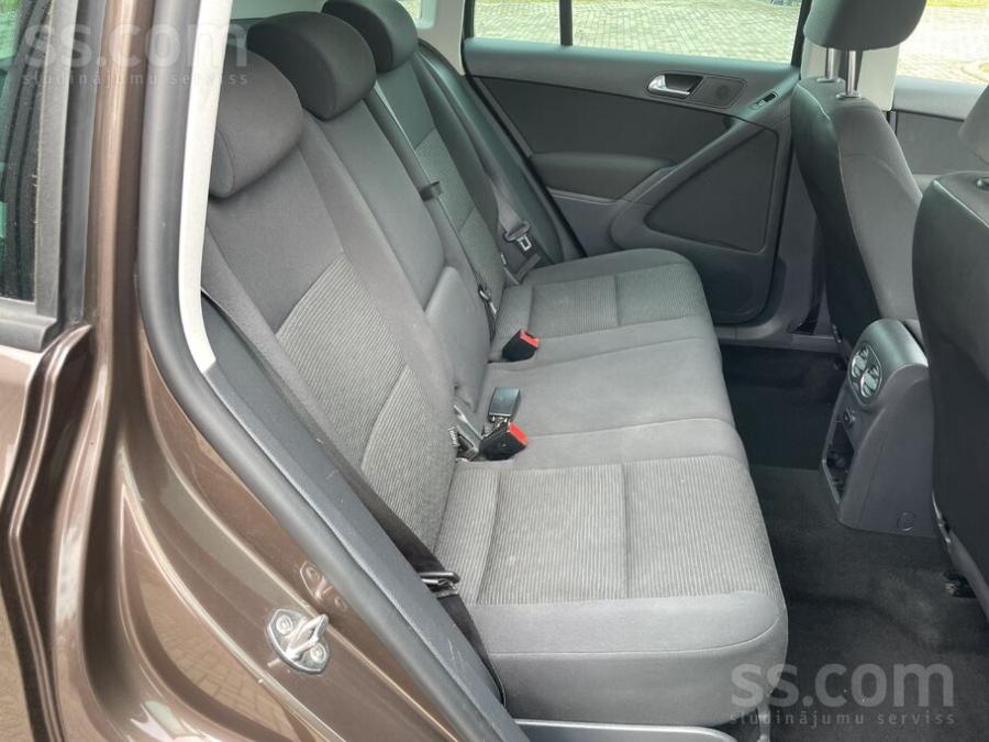 Brown Volkswagen Tiguan 2011 in Ogre, with an engine capacity of 2.00 L and mileage of 305 thousand km for 5470 €, photo 9 on AUTOMOTO.COM.LV