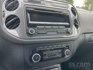 Brown Volkswagen Tiguan 2011 in Ogre, with an engine capacity of 2.00 L and mileage of 305 thousand km for 5470 €, photo 12 on AUTOMOTO.COM.LV