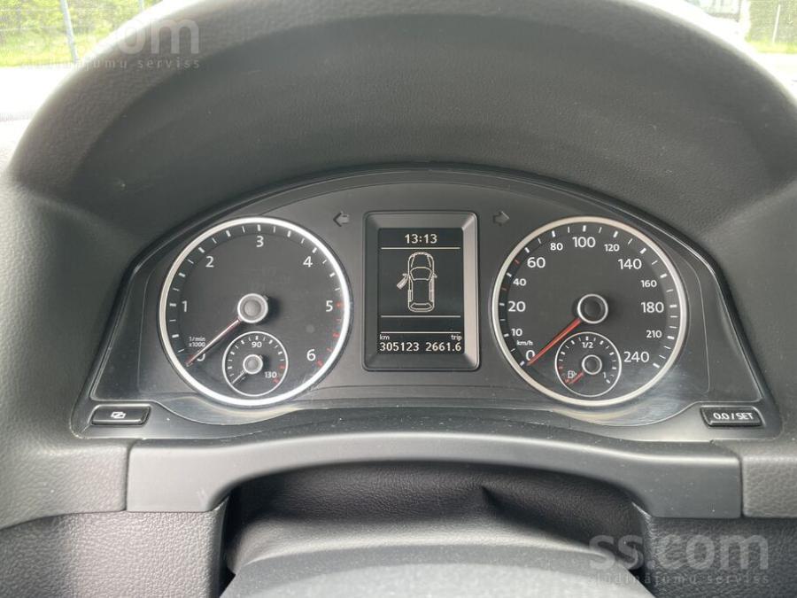 Brown Volkswagen Tiguan 2011 in Ogre, with an engine capacity of 2.00 L and mileage of 305 thousand km for 5470 €, photo 13 on AUTOMOTO.COM.LV