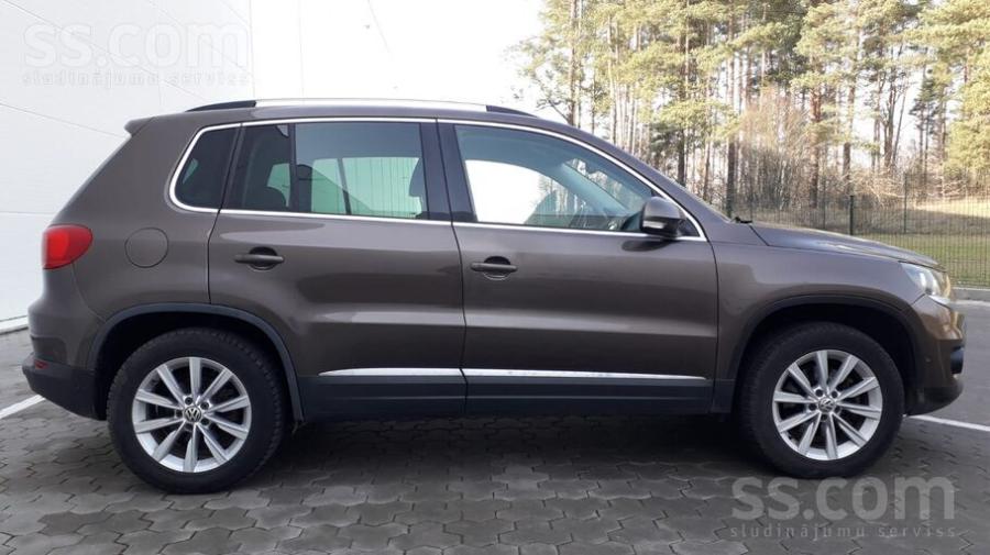 Brown Volkswagen Tiguan 2011 in Riga, with an engine capacity of 2.00 L and mileage of 294 thousand km for 8190 €, photo 6 on AUTOMOTO.COM.LV